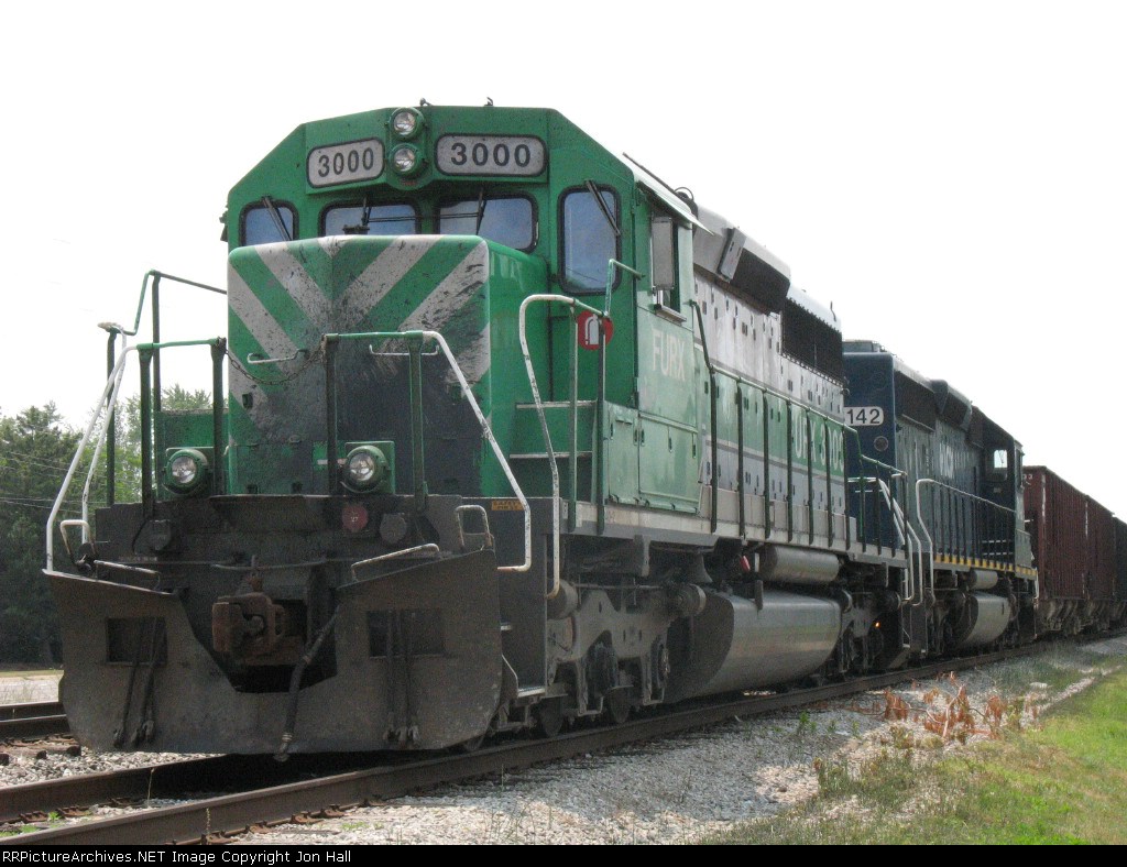FURX 3000 & HLCX 8142 sitting in the siding with K356